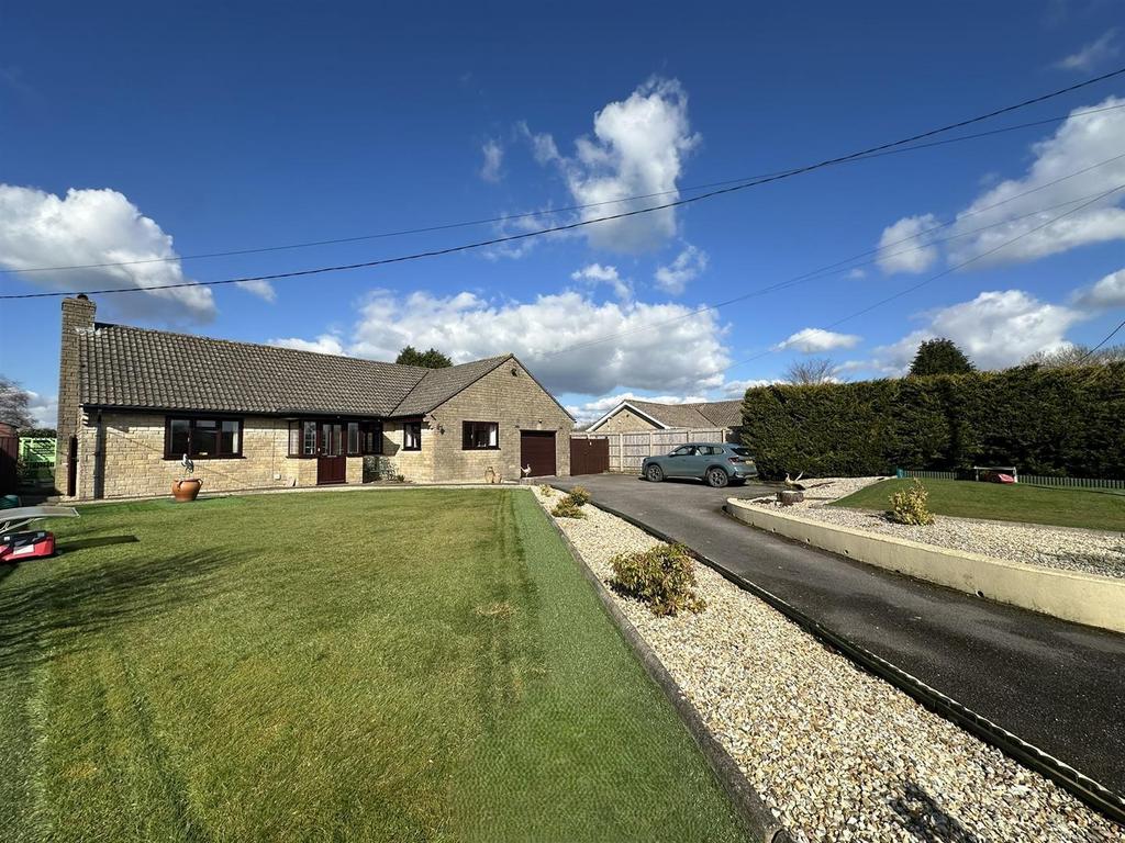 Kingston, Hazelbury Bryan... 3 bed detached bungalow - £475,000