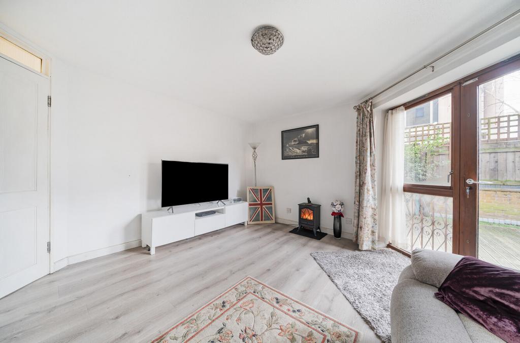 Royal Mint Street, London 1 bed apartment for sale - £372,500