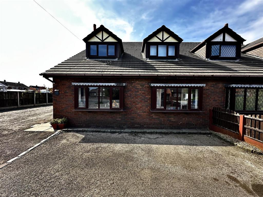 Hesketh Lane, Tarleton, Preston 4 bed semi-detached house - £299,950