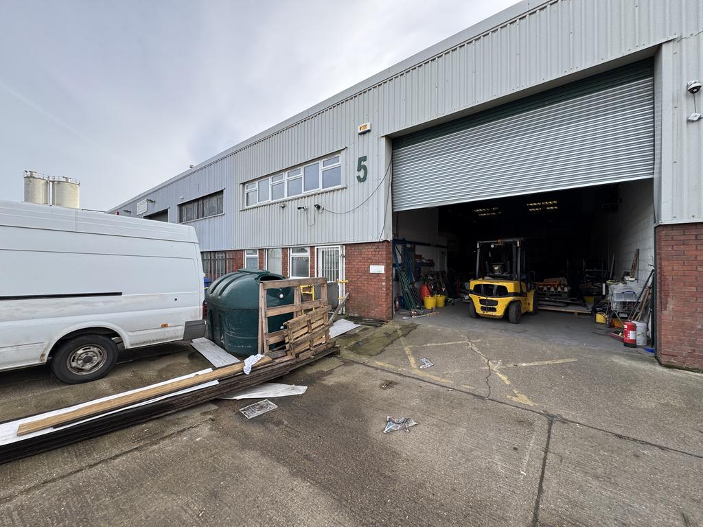 Endeavour Way, Croydon CR0 Industrial unit to rent - £3,333 pcm (£769 pw)