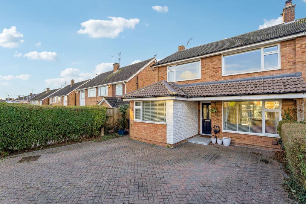 Harkness Way, Hitchin SG4 3 bed semi-detached house - £575,000