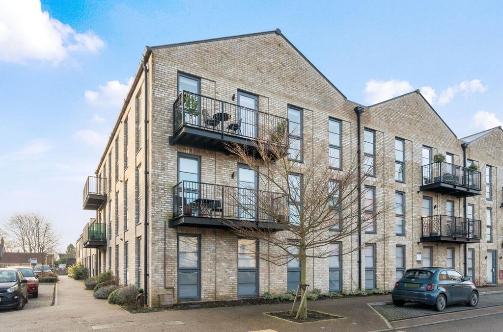Baynhams Drive, Wolvercote, Oxford 3 bed apartment - £525,000