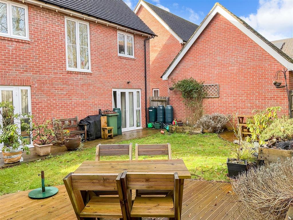 Oddstones, Codmore Hill, West Sussex 4 bed detached house - £595,750