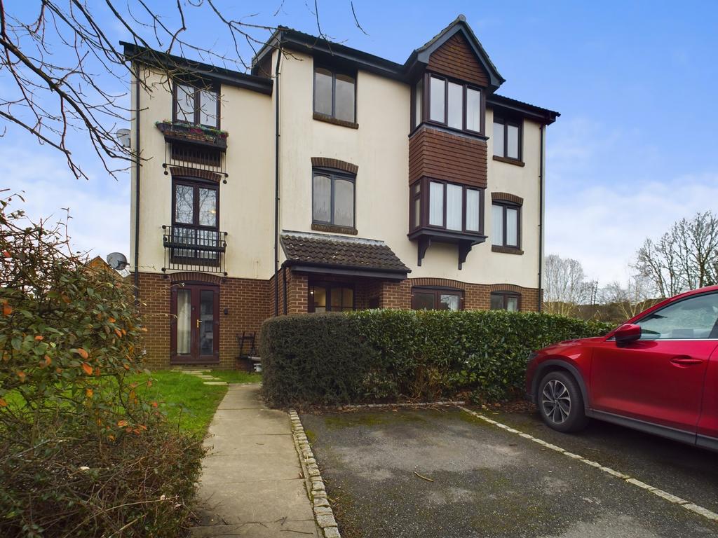 Longacre Road, Singleton, Ashford, TN23 2 bed flat - £189,000