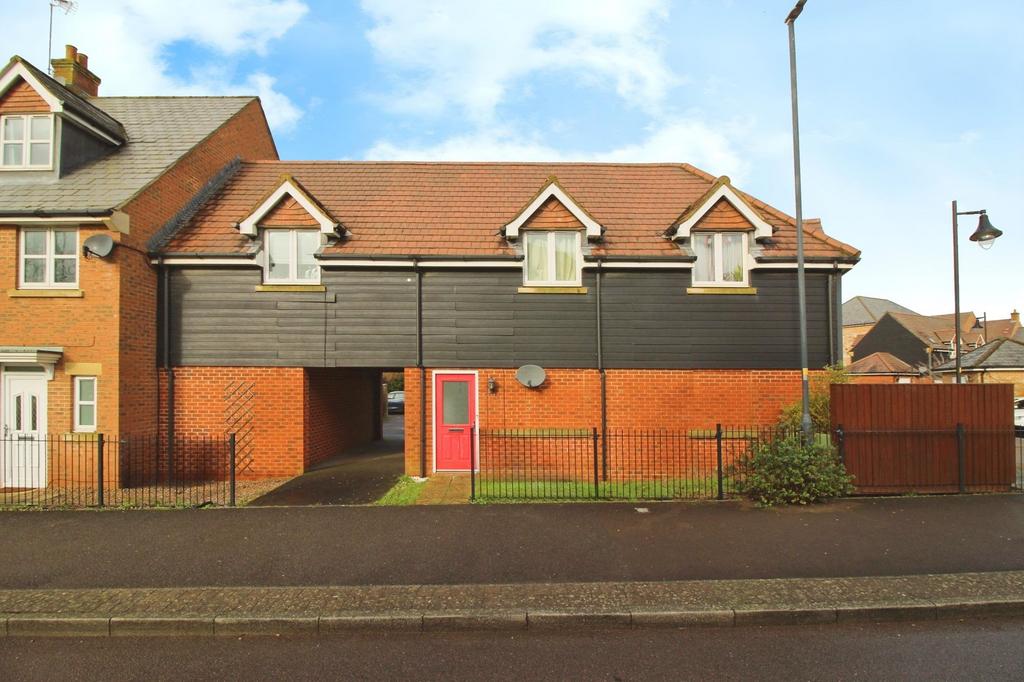 Torun Way, Swindon SN25 2 bed coach house - £975 pcm (£225 pw)