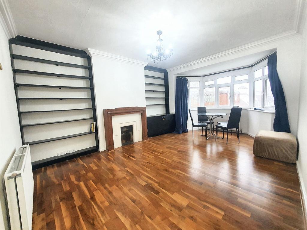 High Mead, Harrow, HA1 2 bed flat - £1,825 pcm (£421 pw)