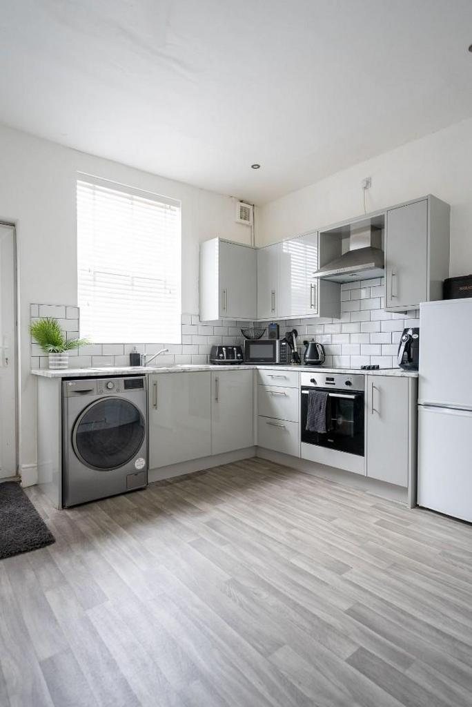 Cemetery Road, Stourbridge 2 bed house for sale - £155,000