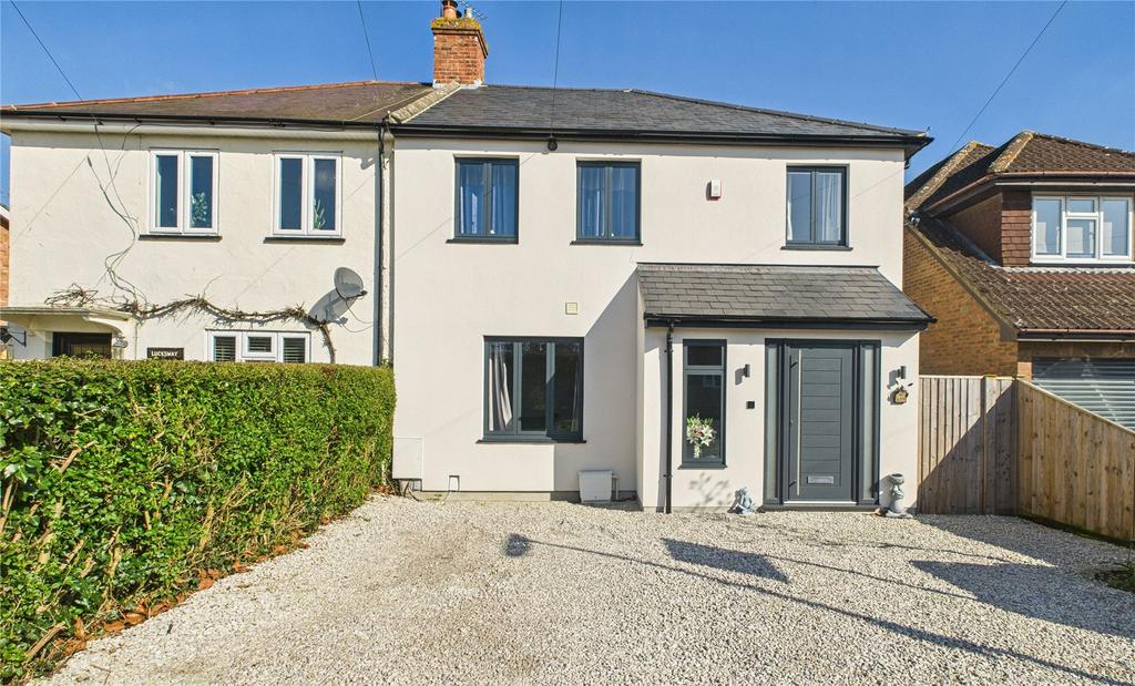 Thornash Way, Surrey GU21 4 bed semi-detached house - £750,000