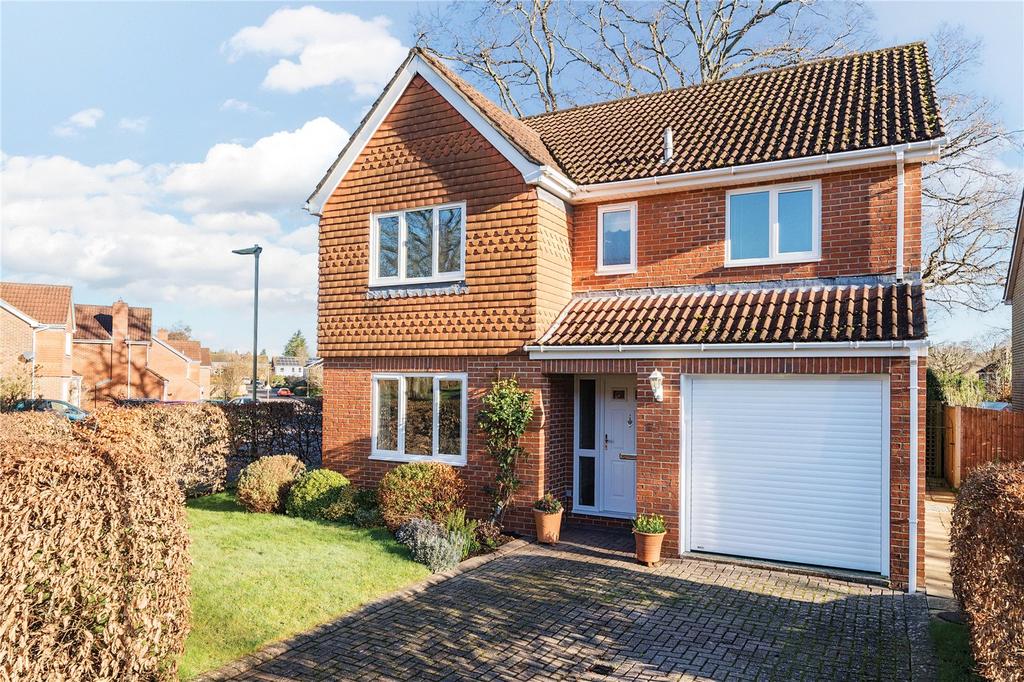 Lower Mead, Petersfield, Hampshire, GU31 4 bed detached house - £750,000