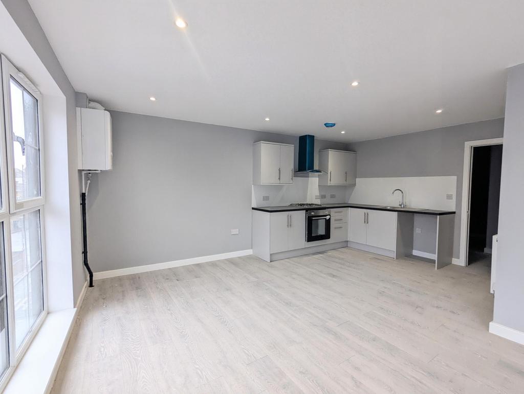 Queen Street, Kettering, NN16 1 bed flat - £850 pcm (£196 pw)