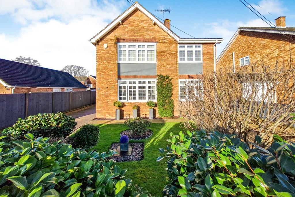 Firacre Road, Guildford GU12 4 bed detached house - £700,000