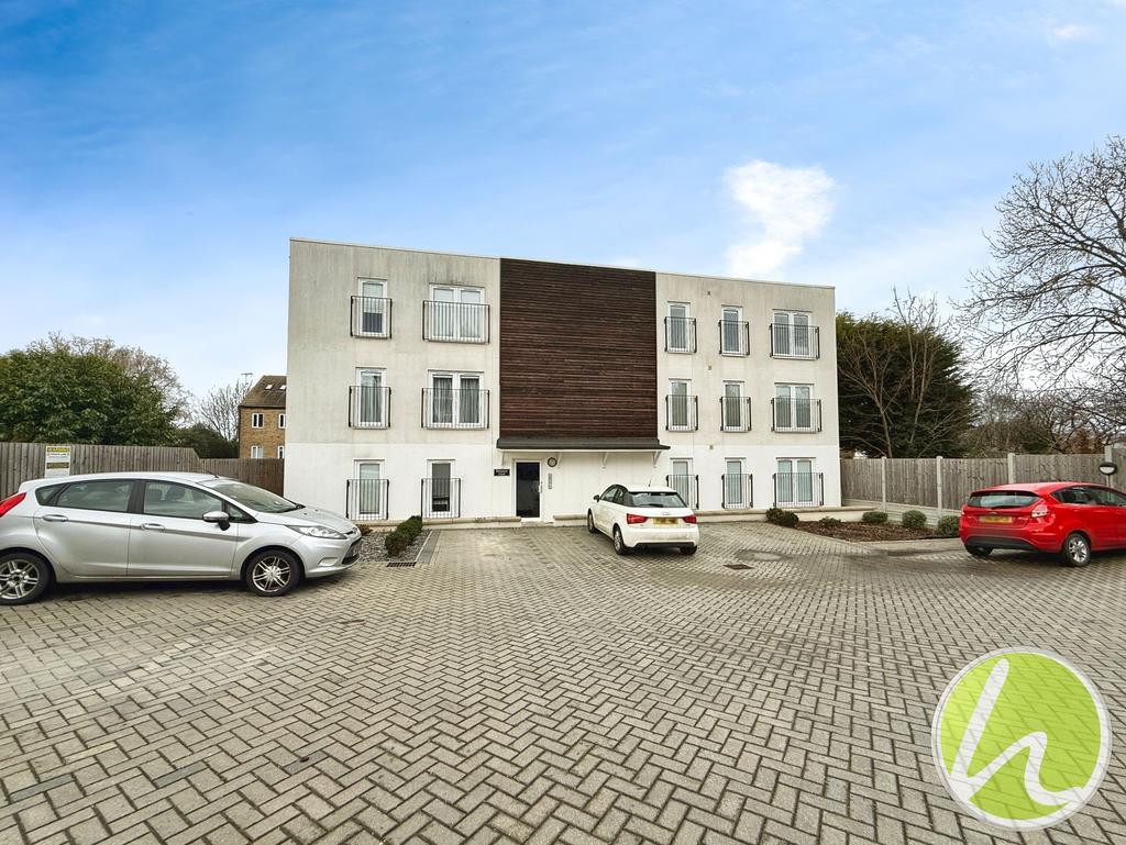 Southend Road, Stanford-Le-Hope, SS17 2 bed flat - £240,000