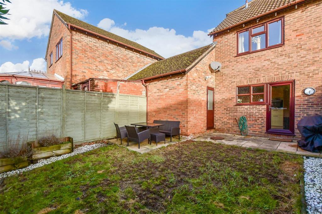 Tasker Close, Bearsted, Maidstone, Kent 2 bed semi-detached house for ...