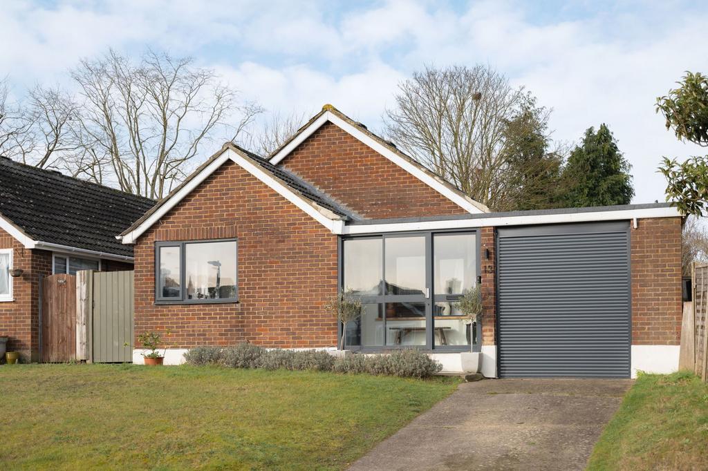 Barbers Walk, Tring, Hertfordshire HP23 2 bed detached bungalow - £500,000