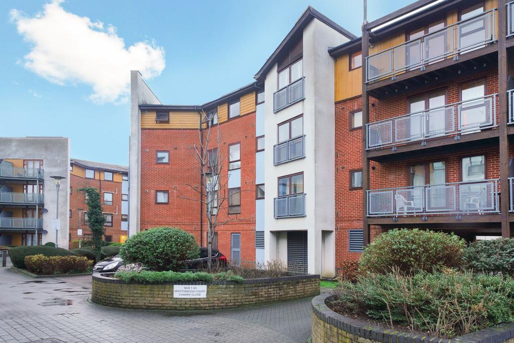 Harry Close, Croydon, CR0 2 bed block of apartments for sale - £270,000