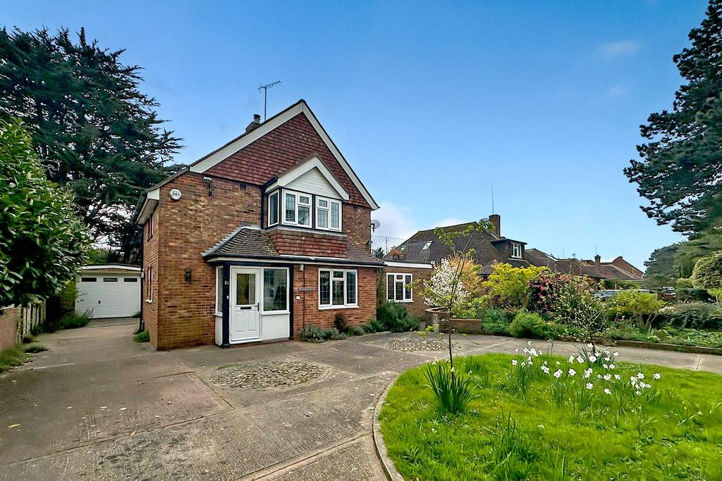The Parkway, Rustington, West Sussex 3 bed detached house - £775,000