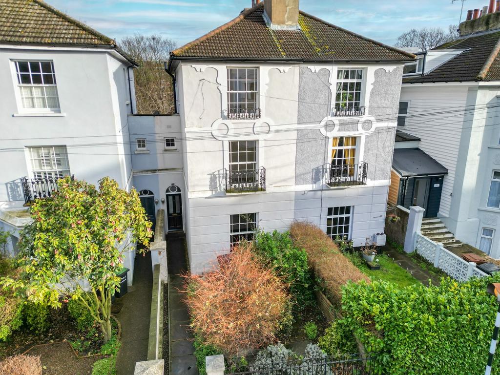 Windmill Street, Gravesend 4 bed semi-detached house - £1,900 pcm (£438 pw)