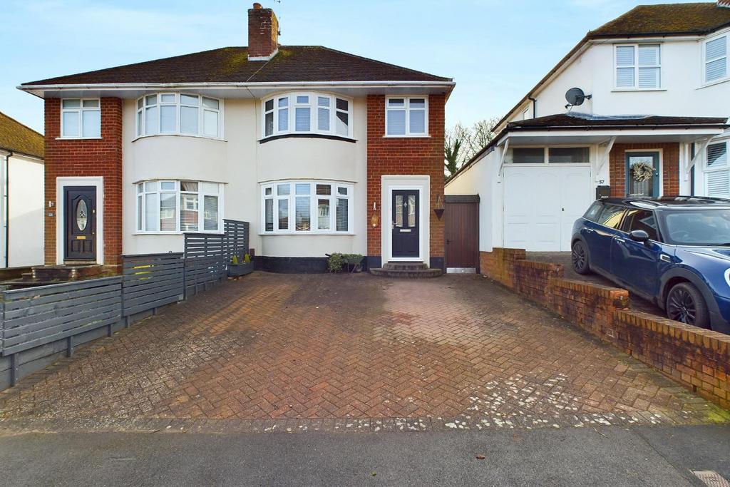 Gilbanks Road, Stourbridge, DY8 4RW 3 bed semi-detached house - £280,000