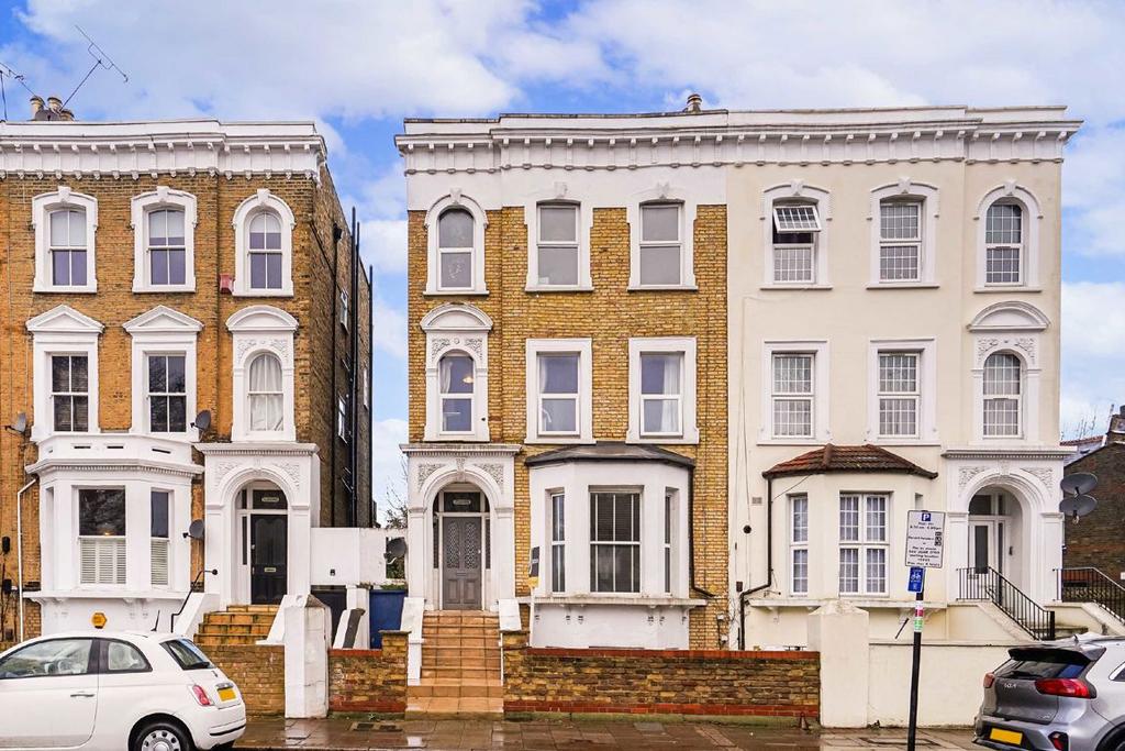 Cavendish Road, London SW12 2 bed flat - £550,000
