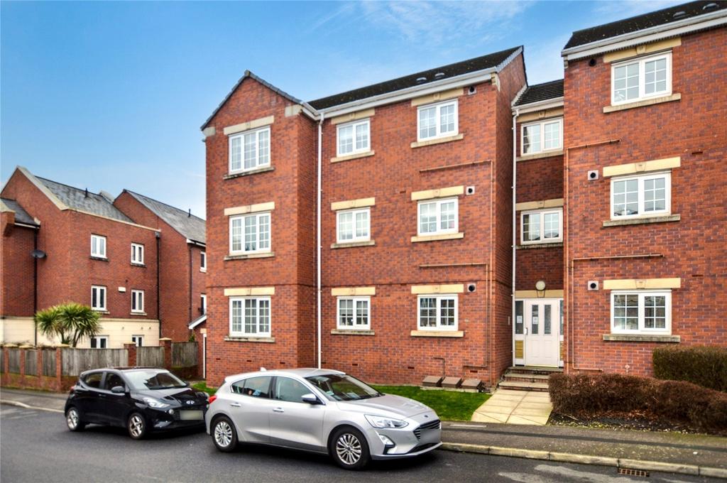 Castle Lodge Square, Rothwell, Leeds... 3 bed apartment for sale - £165,000