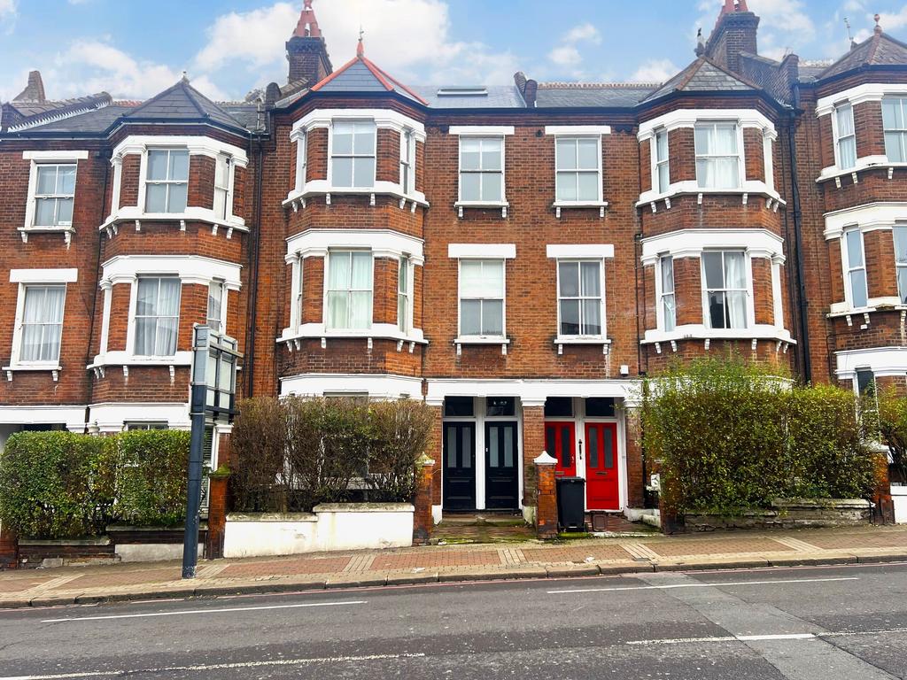 Latchmere Road, Clapham Junction, SW11 4 bed ground floor flat - £3,400 ...