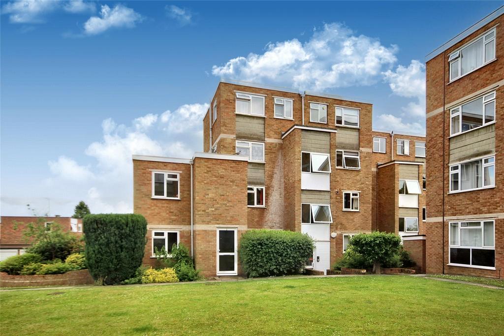 Effingham Court, Woking GU22 2 bed flat - £250,000