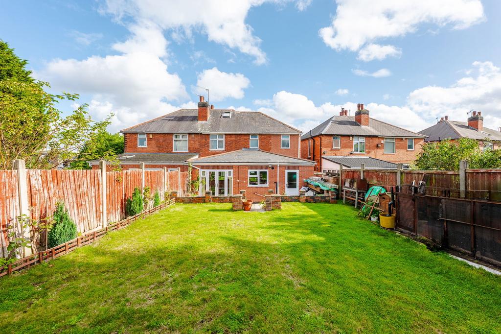 Nuthall Road, Nottingham... 4 bed semi-detached house for sale - £300,000