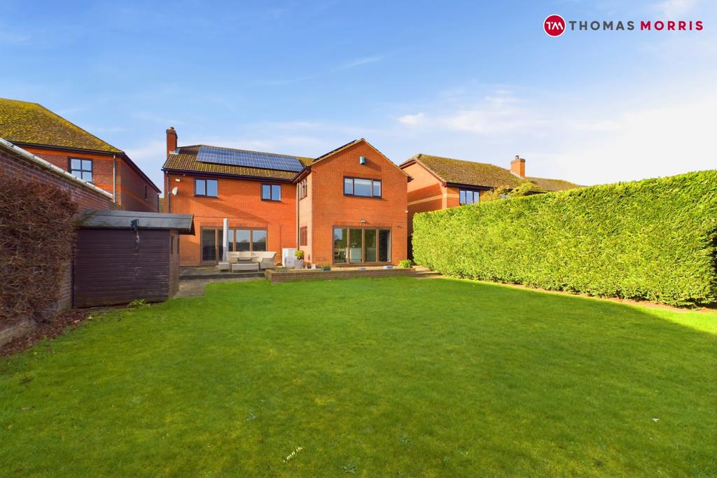 Hitchin Road, Central Bedfordshire SG18 5 bed detached house for sale ...