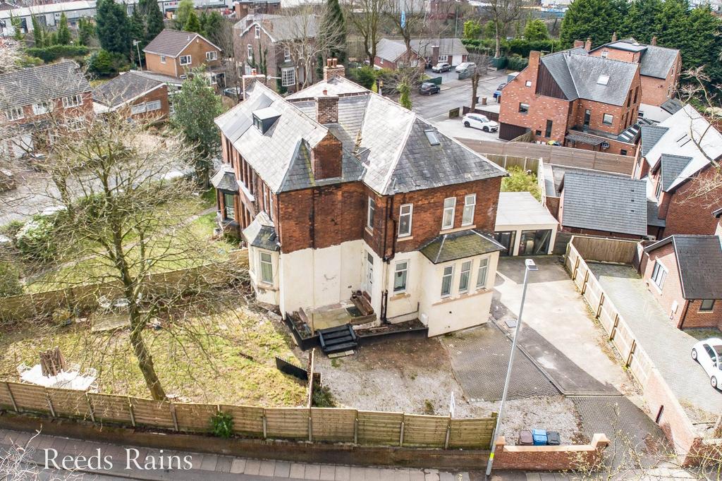 Monton Road, Manchester M30 7 bed semi-detached house for sale - £600,000