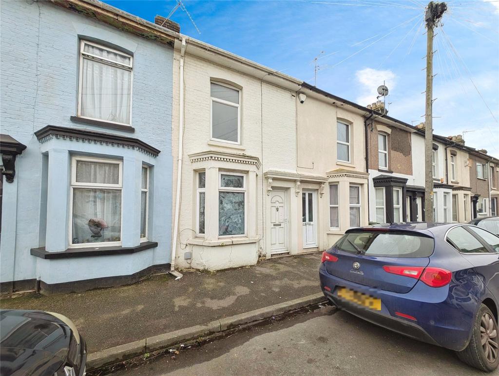 Berridge Road, Kent ME12 2 bed terraced house for sale - £175,500