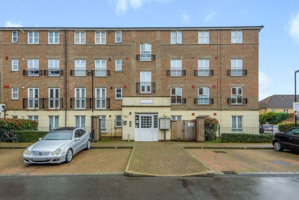 Gareth Drive, London N9 2 bed flat - £1,800 pcm (£415 pw)
