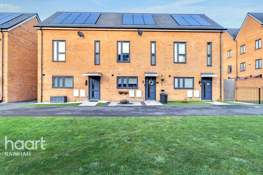 Armada Lane, Rainham, RM13 8PH 2 bed terraced house for sale - £375,000