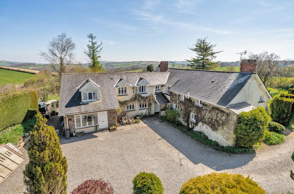 Shillingford, Nr Bampton, Devon, EX16 5 bed detached house - £895,000