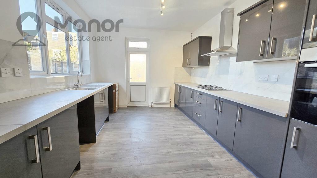 Leyton Park Road, London 4 bed terraced house - £2,850 pcm (£658 pw)