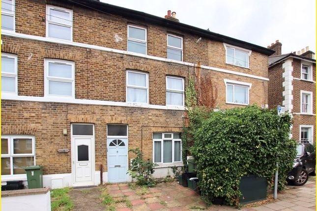 37 Churchfields Road, Beckenham BR3 1 bed flat - £1,350 pcm (£312 pw)