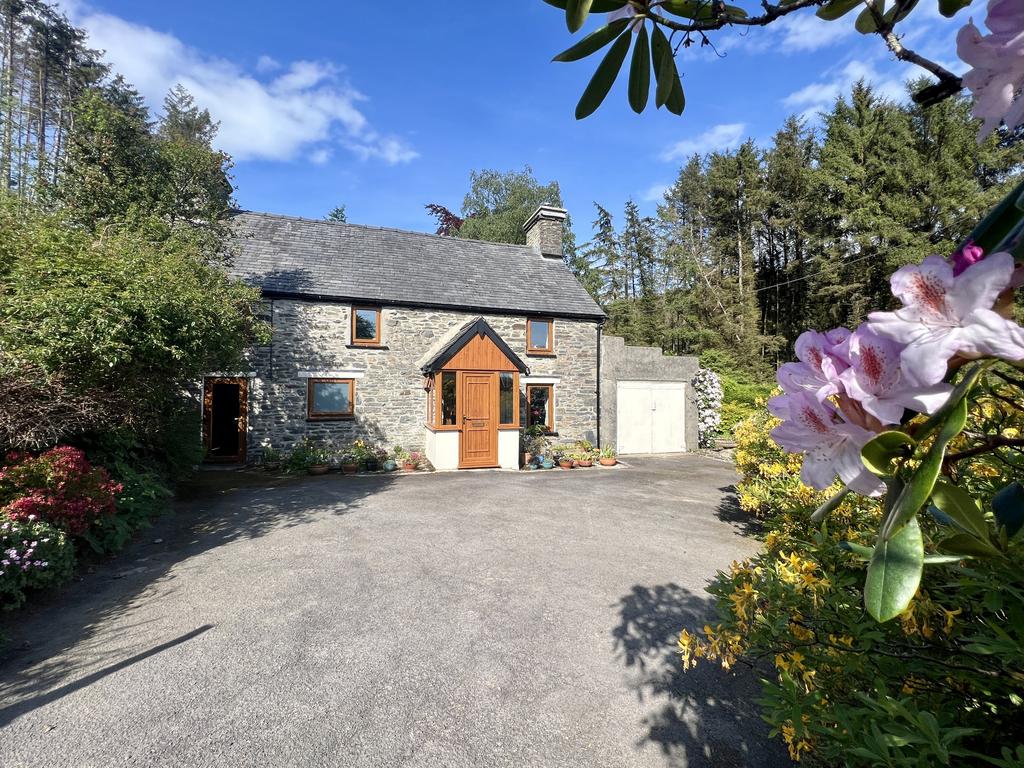 Llanafan, Aberystwyth SY23 3 bed detached house - £365,000