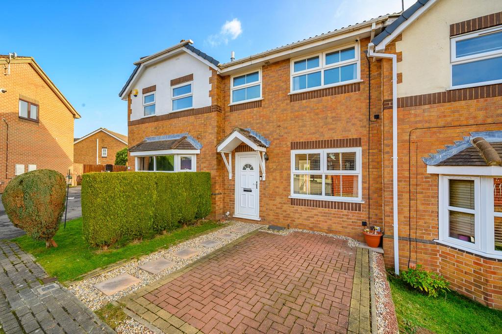 Providence Court, Leeds, LS27 3 bed townhouse - £235,950