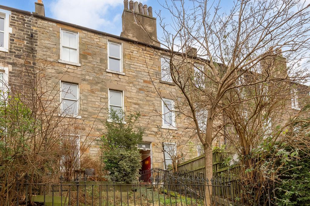 2/3 Rosevale Terrace, Leith... 2 bed flat - £180,000