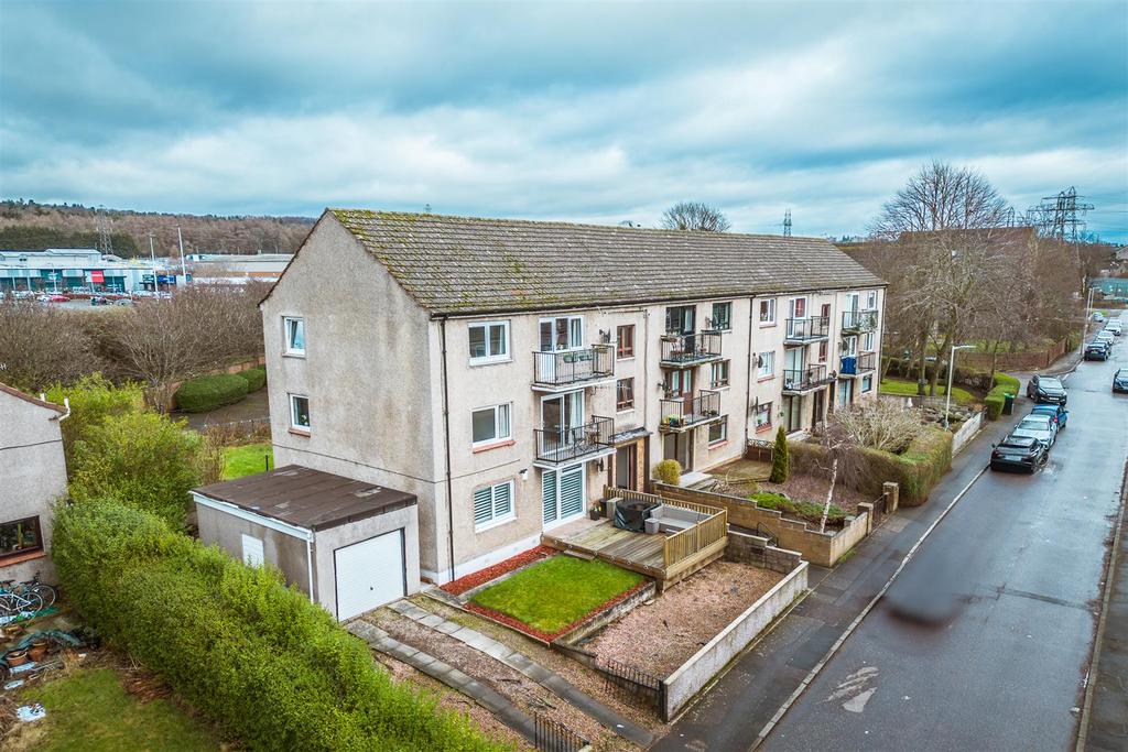 Myrekirk Terrace, Dundee DD2 3 bed flat for sale - £87,000