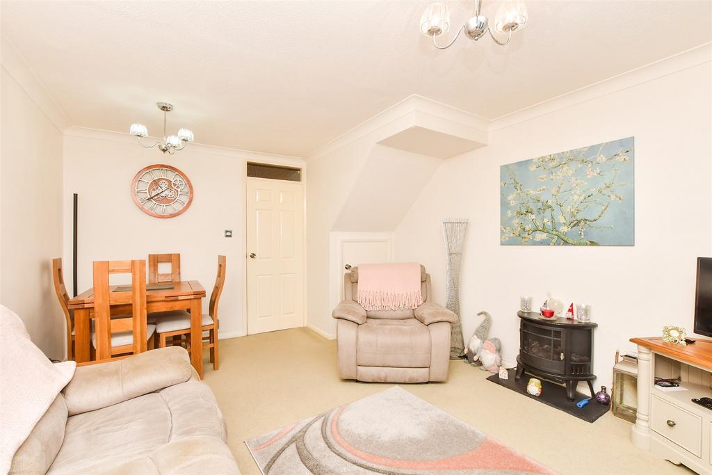 Pipers Field, Uckfield TN22 2 bed terraced house - £198,000