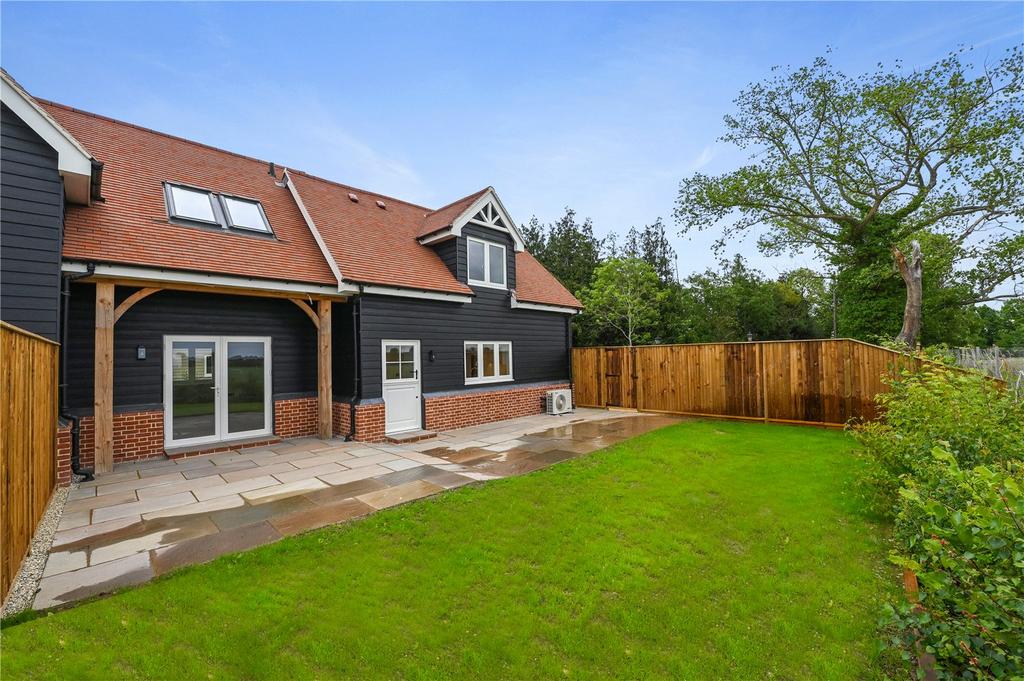 Station Road, Takeley, Essex, CM22 2 bed semi-detached house - £550,000