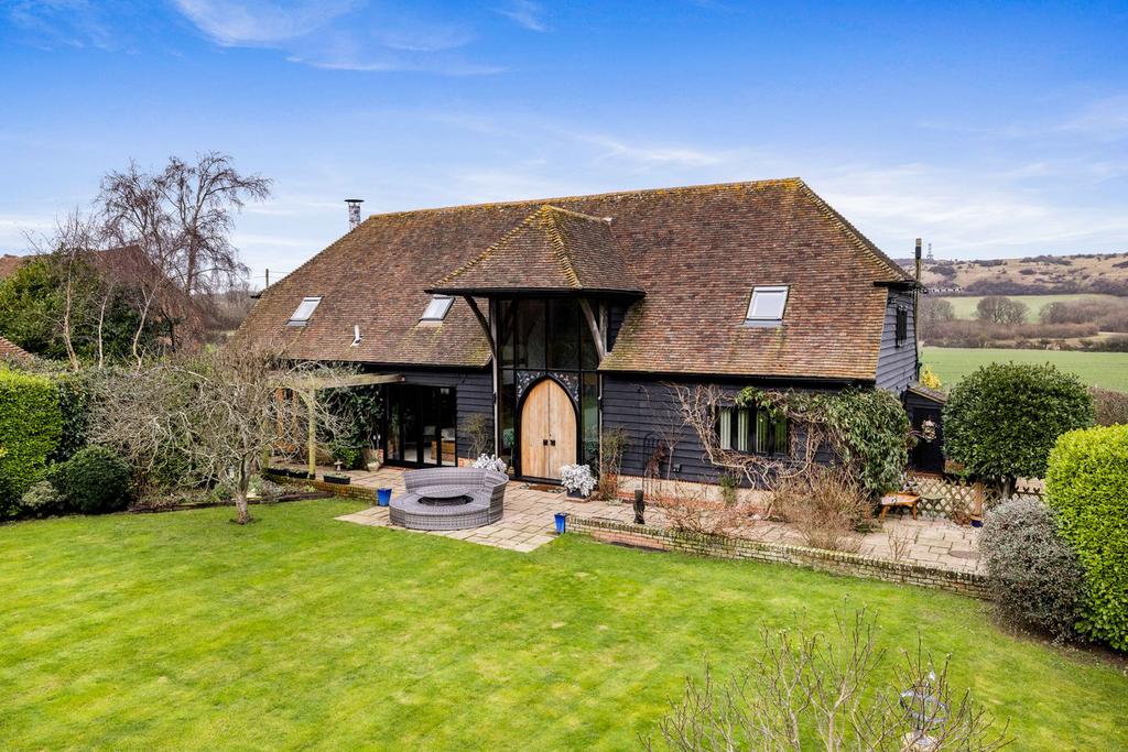 Saltwood, Hythe, CT21 4 bed barn conversion for sale - £925,000