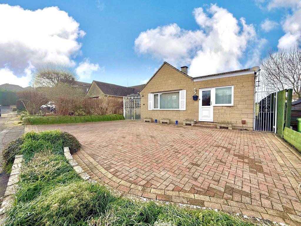 Haydon Wick, Swindon SN25 3 bed detached bungalow for sale - £360,000