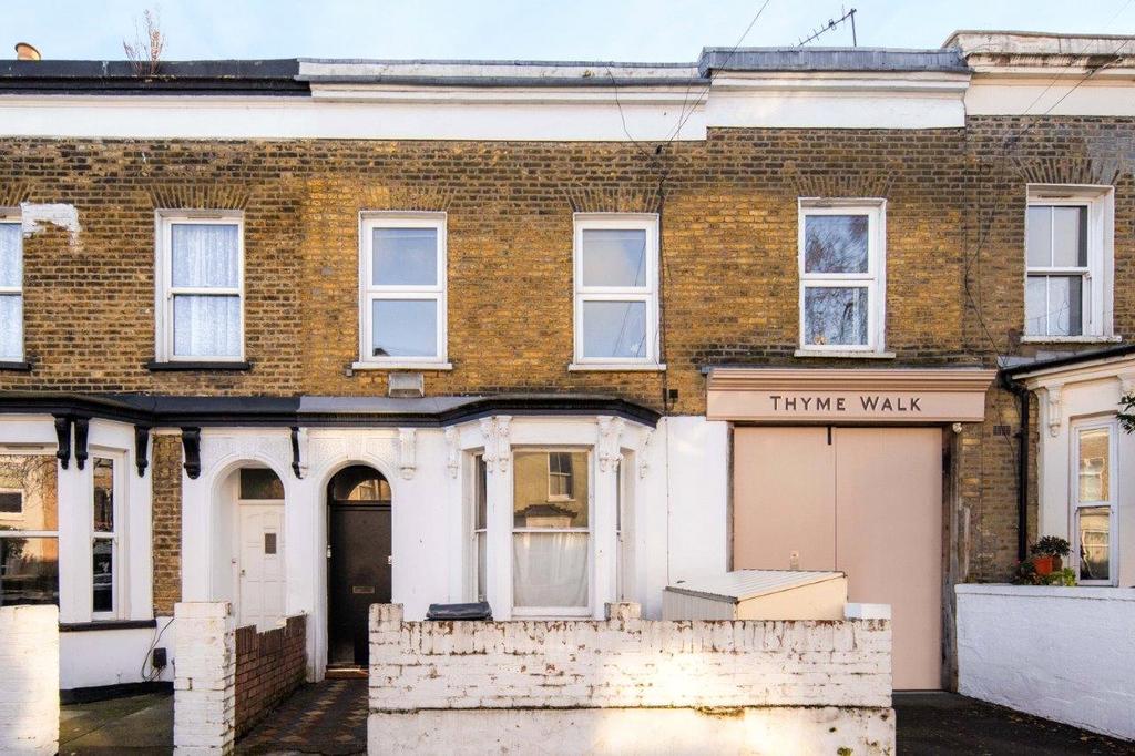 Dunlace Road, Lower Clapton, London, E5 3 bed flat for sale - £725,000