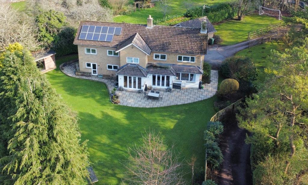 Stratton, Cirencester... 5 bed detached house - £1,295,000