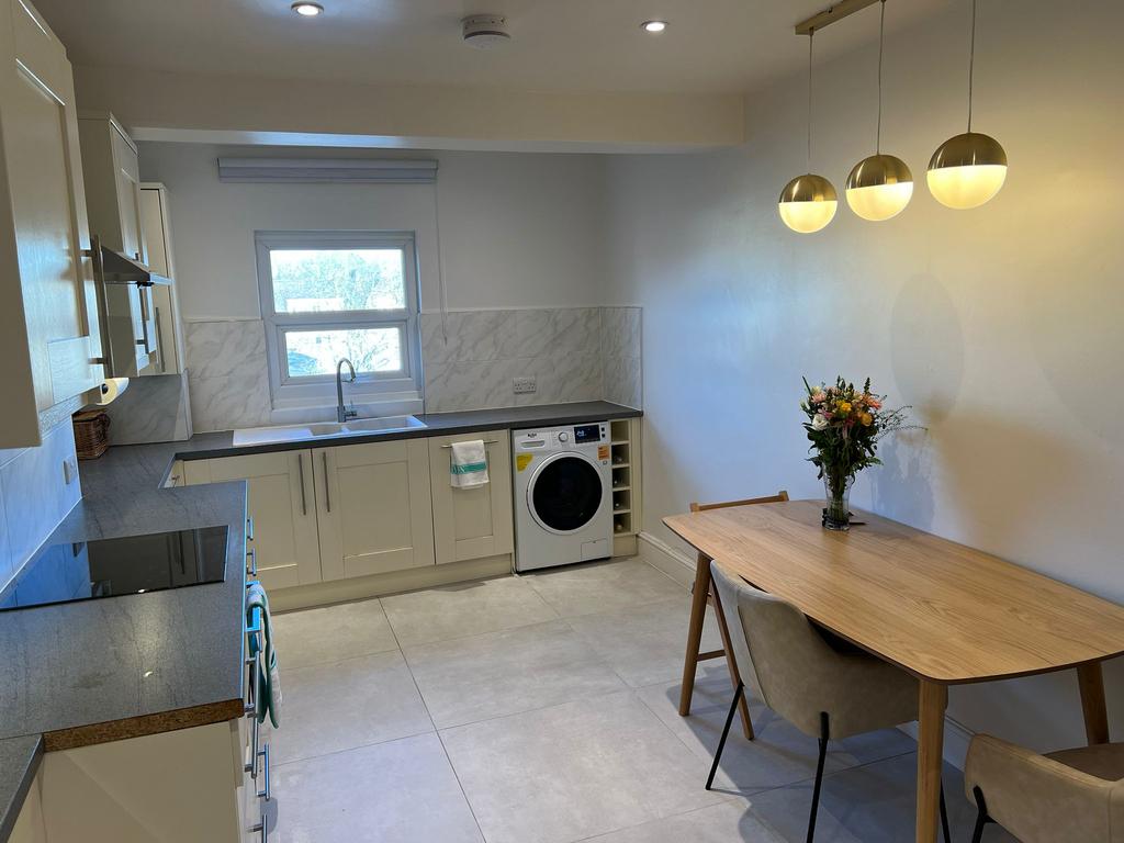 Union Road, London SW4 2 bed flat - £600,000