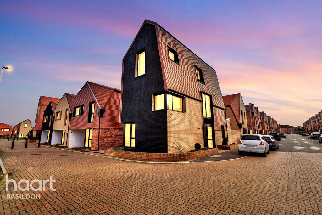 Cheshire Walk, Basildon 4 bed detached house for sale - £475,000