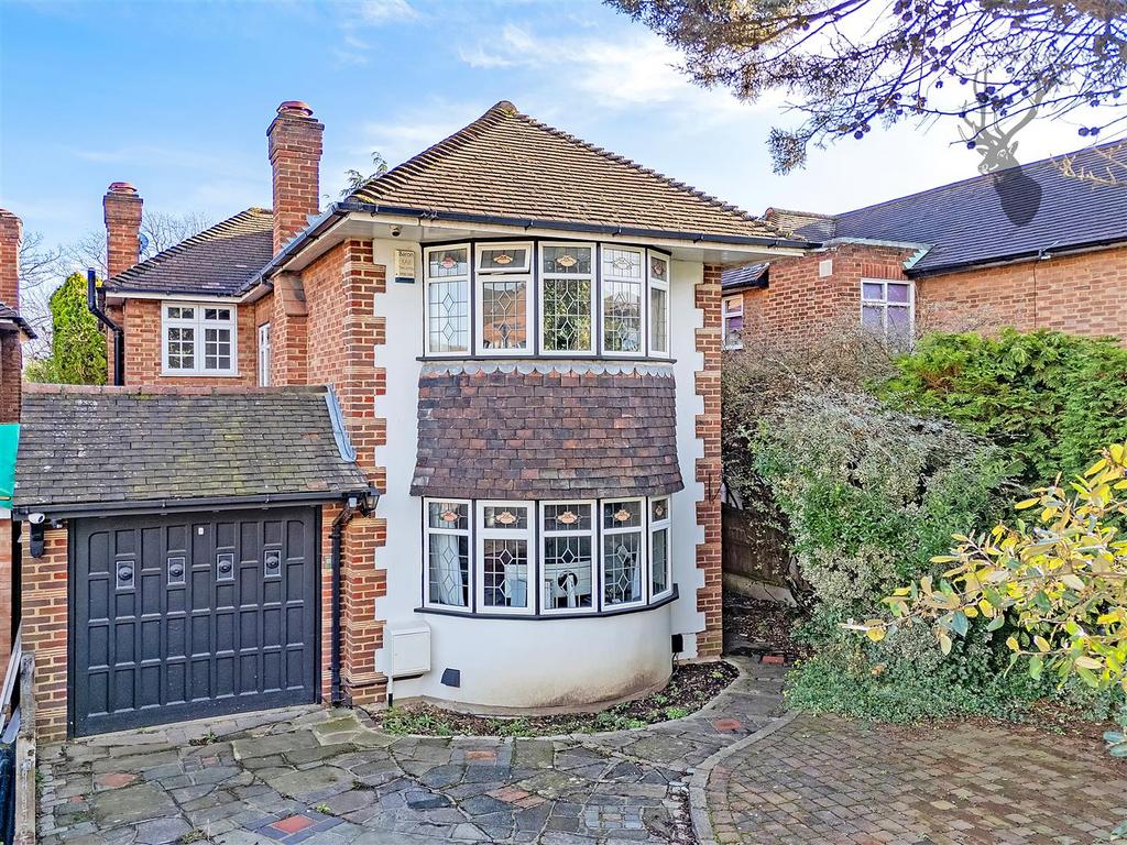 Forest Edge, Buckhurst Hill IG9 3 bed detached house for sale - £1,000,000