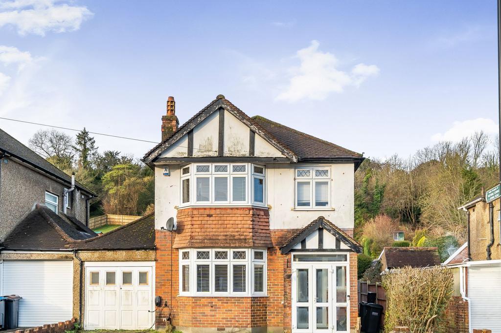 Chaldon Way, Coulsdon CR5 3 bed detached house for sale - £625,000