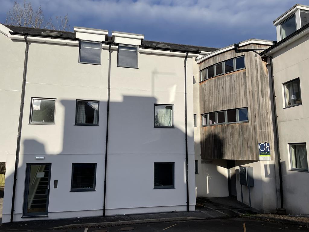 Hoopern Street, Exeter EX4 3 bed apartment - £2,151 pcm (£496 pw)